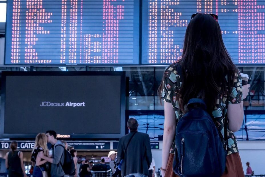 3 Lightweight Christmas Gifts You Can Take On a Plane