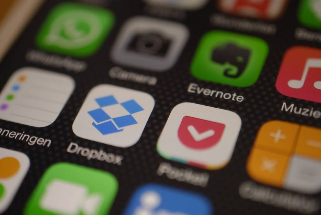 Can't use Dropbox as a music player? Here are some solutions