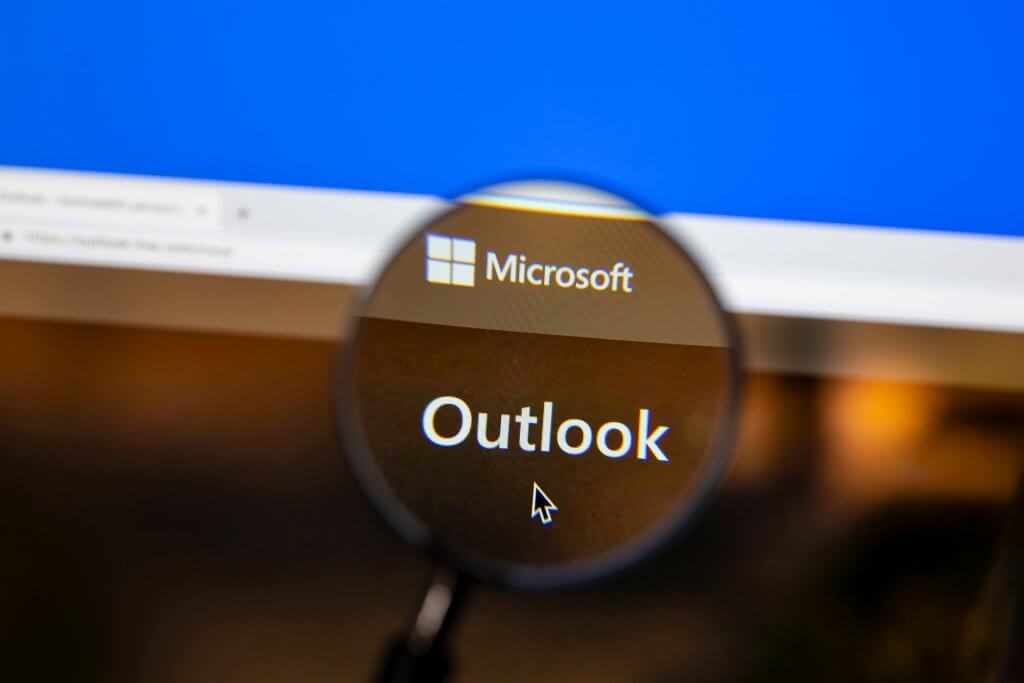 Outlook will reopen emails after a crash just like a browser