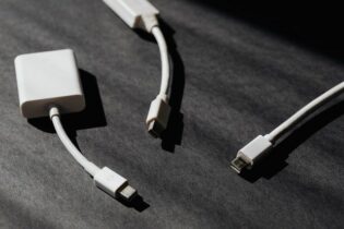 DisplayPort to VGA Adapter not working / no signal [Fixed]