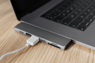 DisplayPort to VGA Adapter not working / no signal [Fixed]