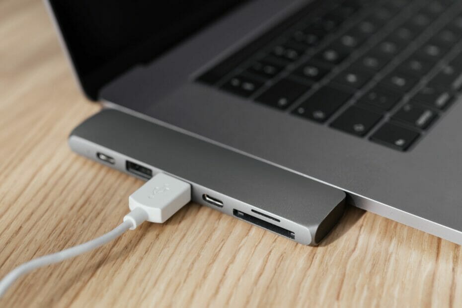 DisplayPort to VGA Adapter not working / no signal [Fixed]