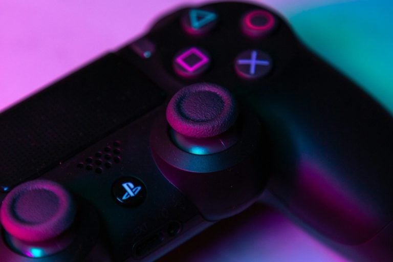Sony Patents PlayStation Controller That Grips and Releases Your ...
