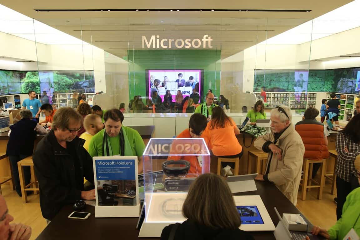 Microsoft Store in Houston’s Galleria moving in next door to Apple