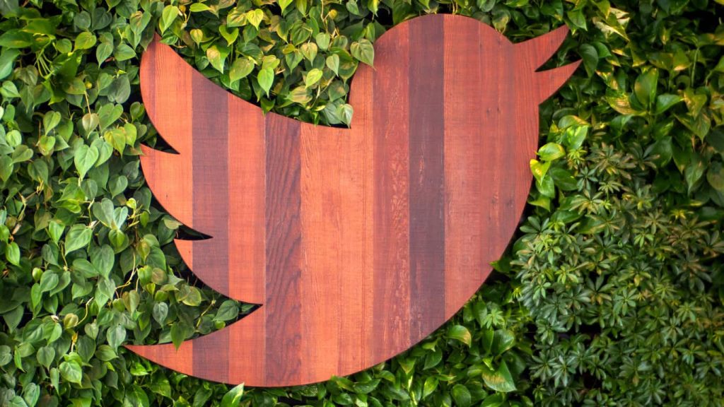 Windows 10 Twitter app adds support for Periscopes and Live Events